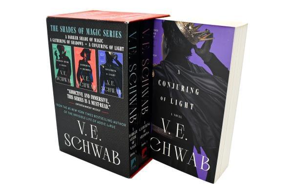 Shades of Magic Trilogy Boxed Set (A Darker Shade of Magic/A Gathering ...